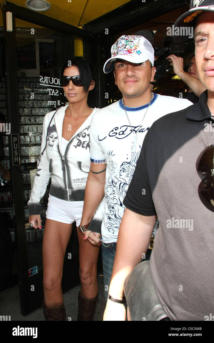 Katie Price (aka Jordan) and Peter Andre Shopping at Ed Hardy boutique ...