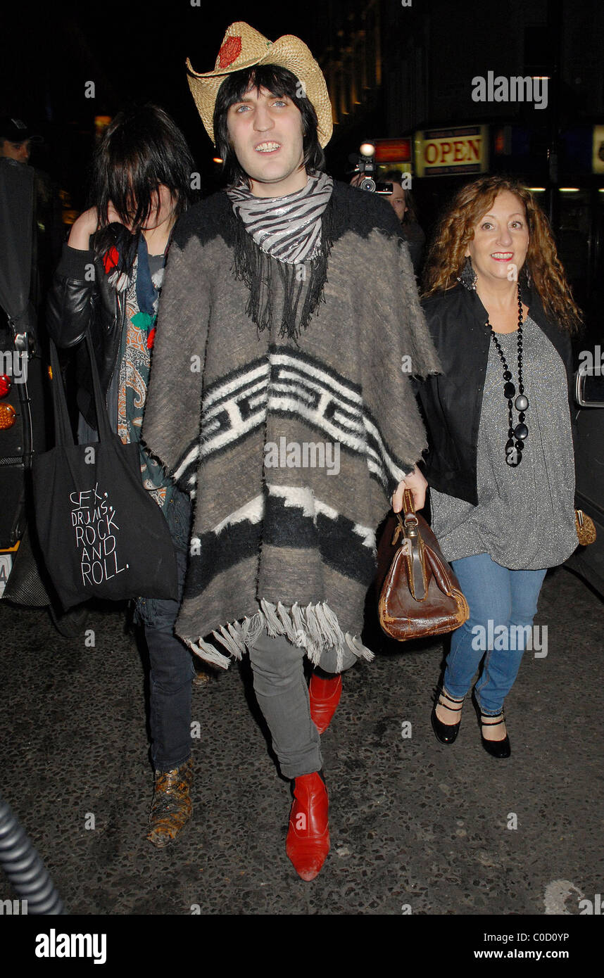 Noel fielding alison mosshart from hi-res stock photography and images ...