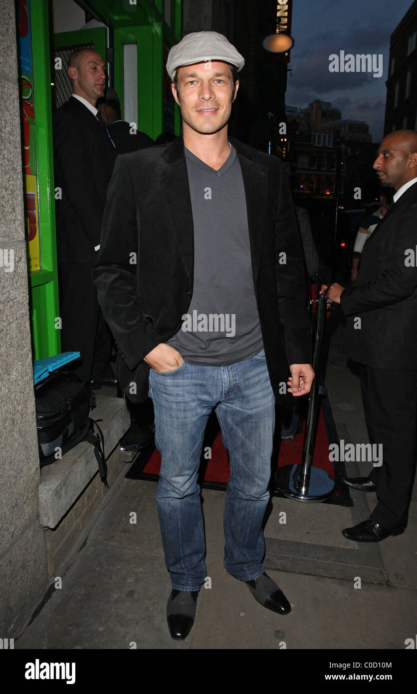 Paul sculfor jennifer aniston hi-res stock photography and images - Alamy