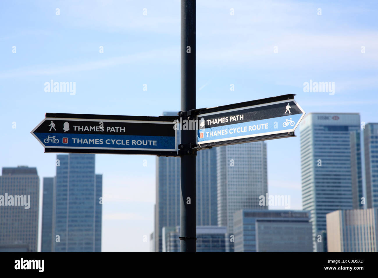 Cycle route signs hi-res stock photography and images - Alamy