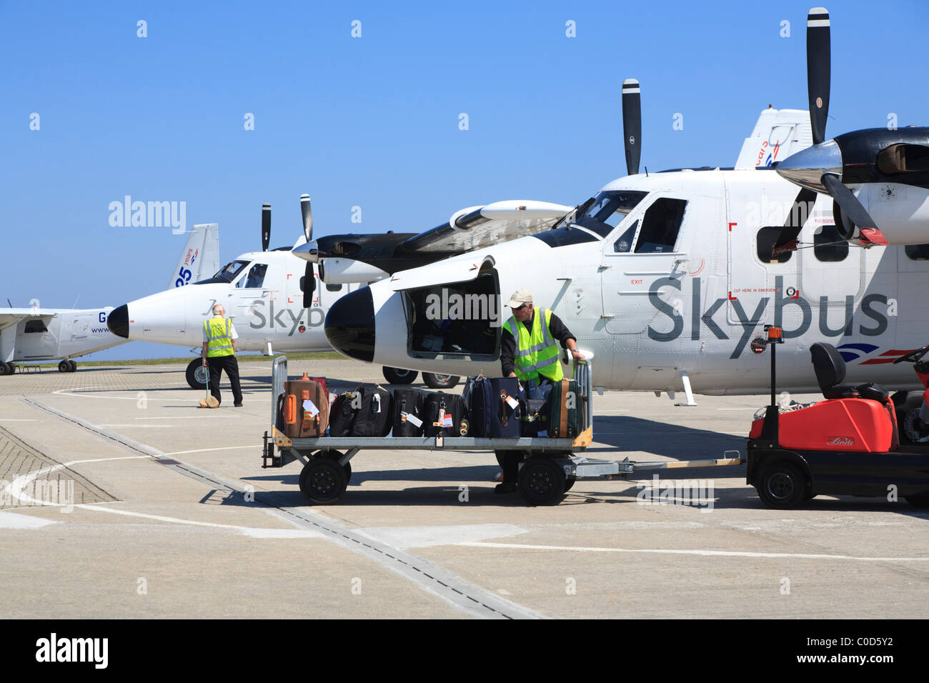 Offloading luggage from a Skybus Twin Otter at St.Mary's aieport Isles ...
