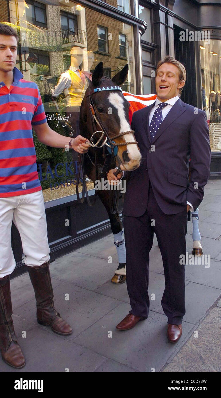 Startled horse hi-res stock photography and images - Alamy