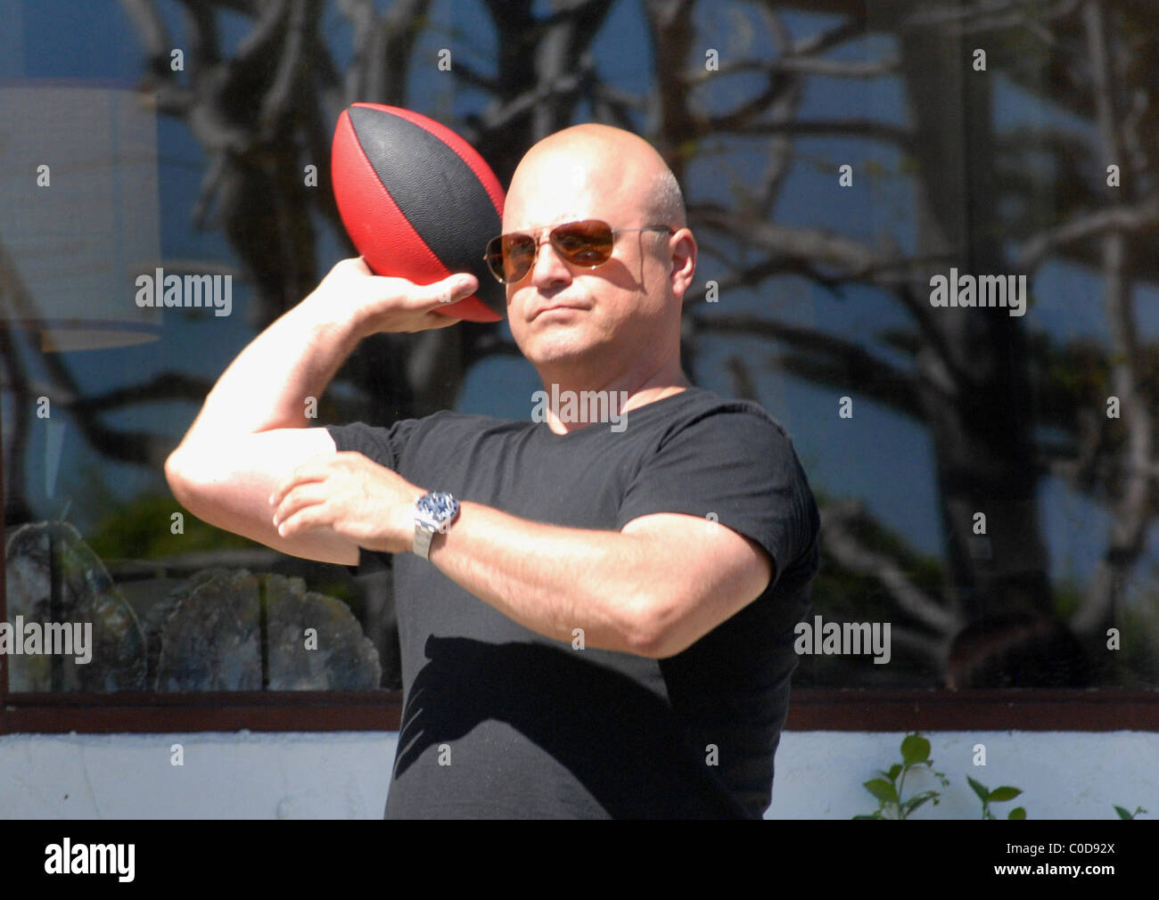 Michael Chiklis Strongman