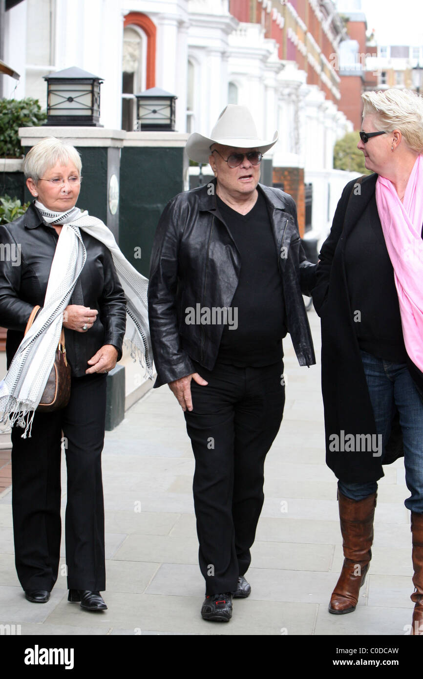 Tony curtis jill vandenberg curtis hi-res stock photography and images ...