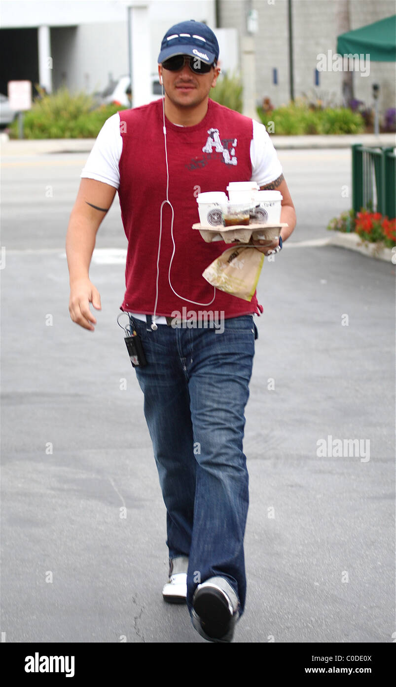 Peter Andre leaving Starbucks Los Angeles, California - 19.04.08 Agent ...
