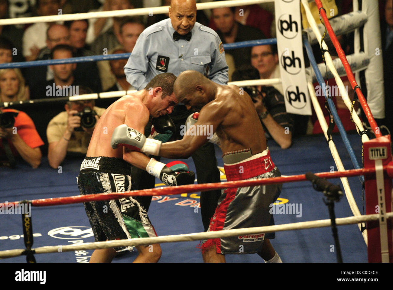 Ring magazine belt hi-res stock photography and images - Alamy