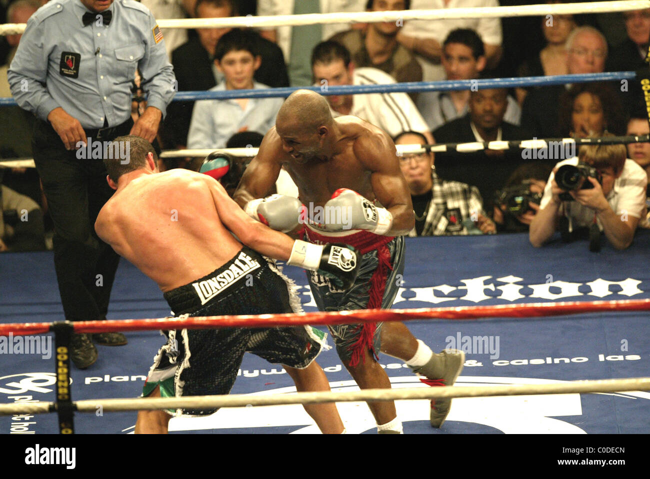 Ring magazine belt hi-res stock photography and images - Alamy