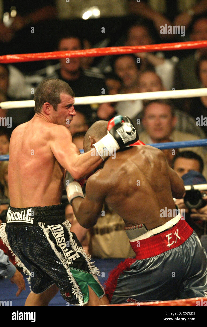 Ring magazine belt hi-res stock photography and images - Alamy