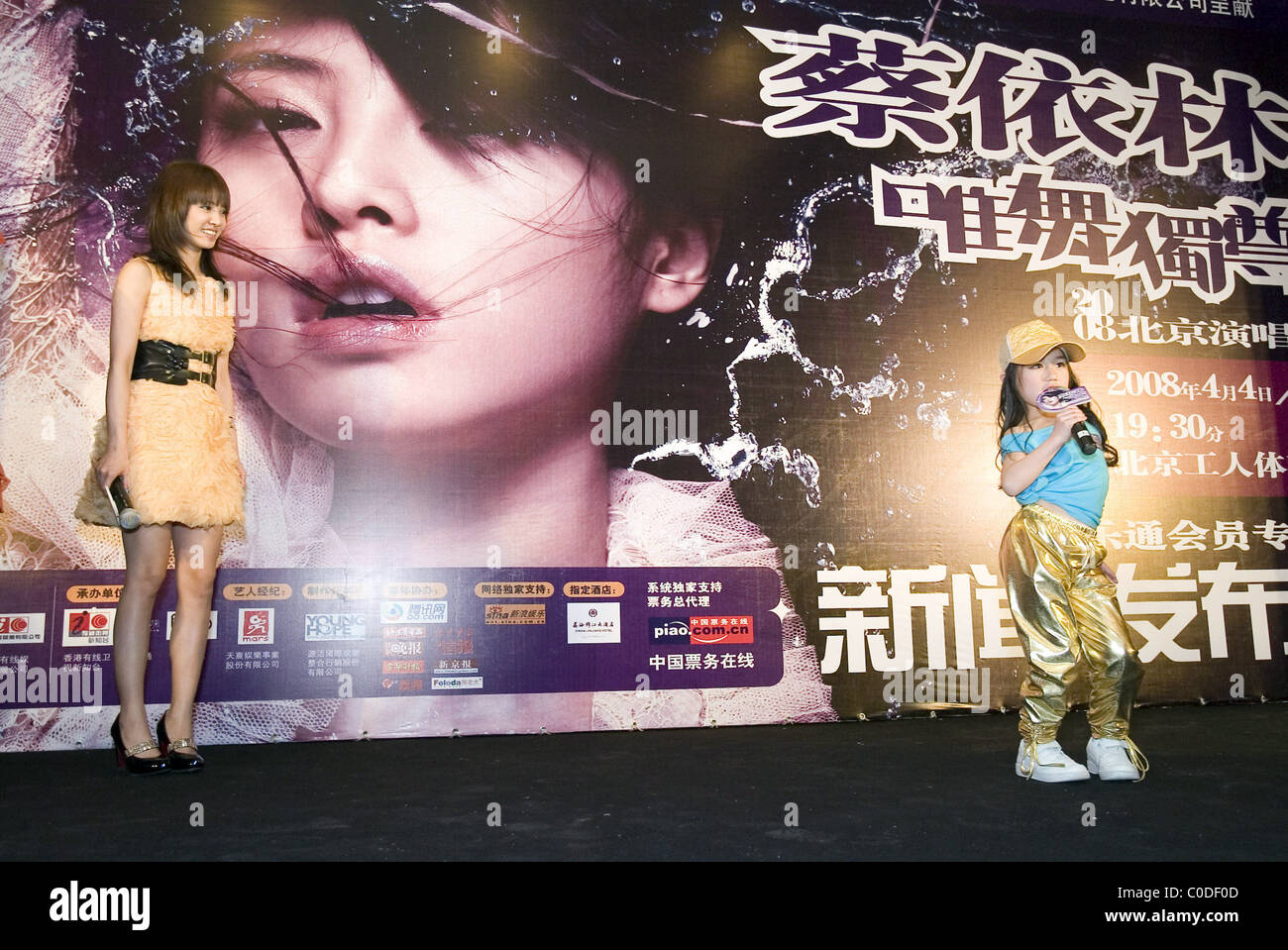 TSAI BASKS IN CHINESE GLORY Taiwan singer Jolin Tsai wows the crowds at ...