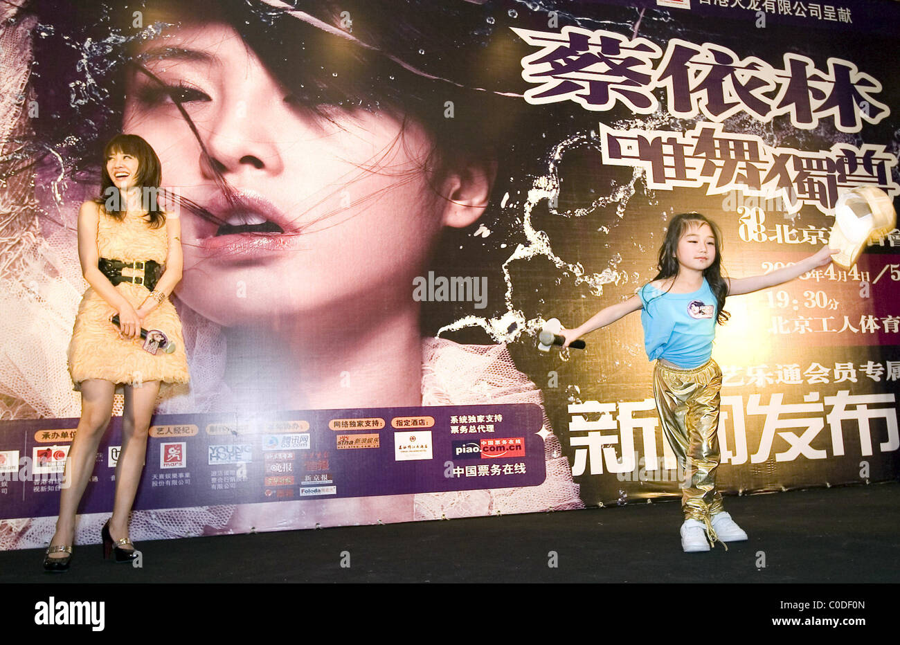 TSAI BASKS IN CHINESE GLORY Taiwan singer Jolin Tsai wows the crowds at ...