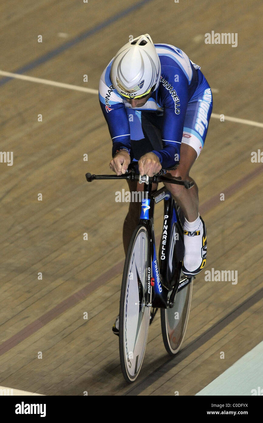Mens Omnium Individual Pursuit UCI Manchester Velodrome Stock Photo - Alamy