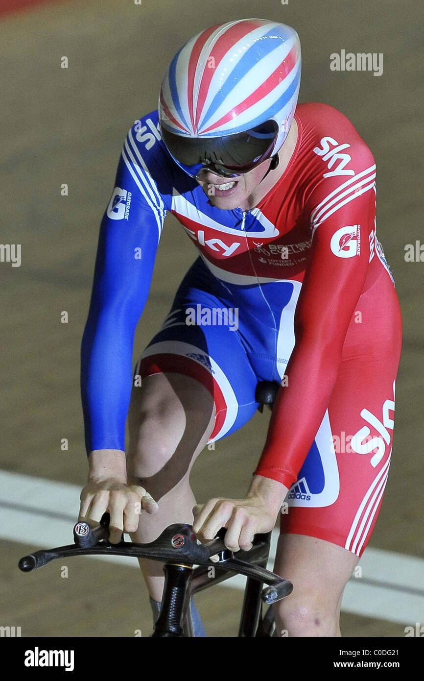 Mens Omnium Individual Pursuit. UCI Manchester Velodrome sky Stock ...