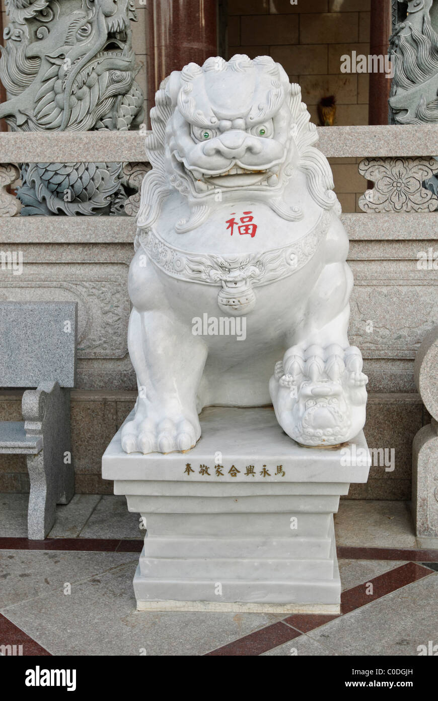 Chinese Guardian Lions at the entrance of a taoist temple Stock Photo ...