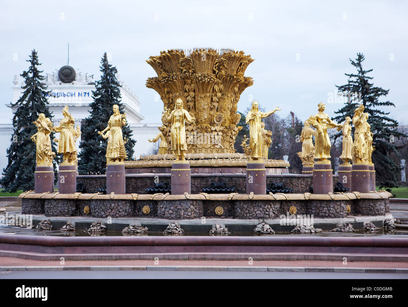 Gilded Russian maidens on the Fountain of the Friendship of Peoples, the VVT, Moscow, Russia ...