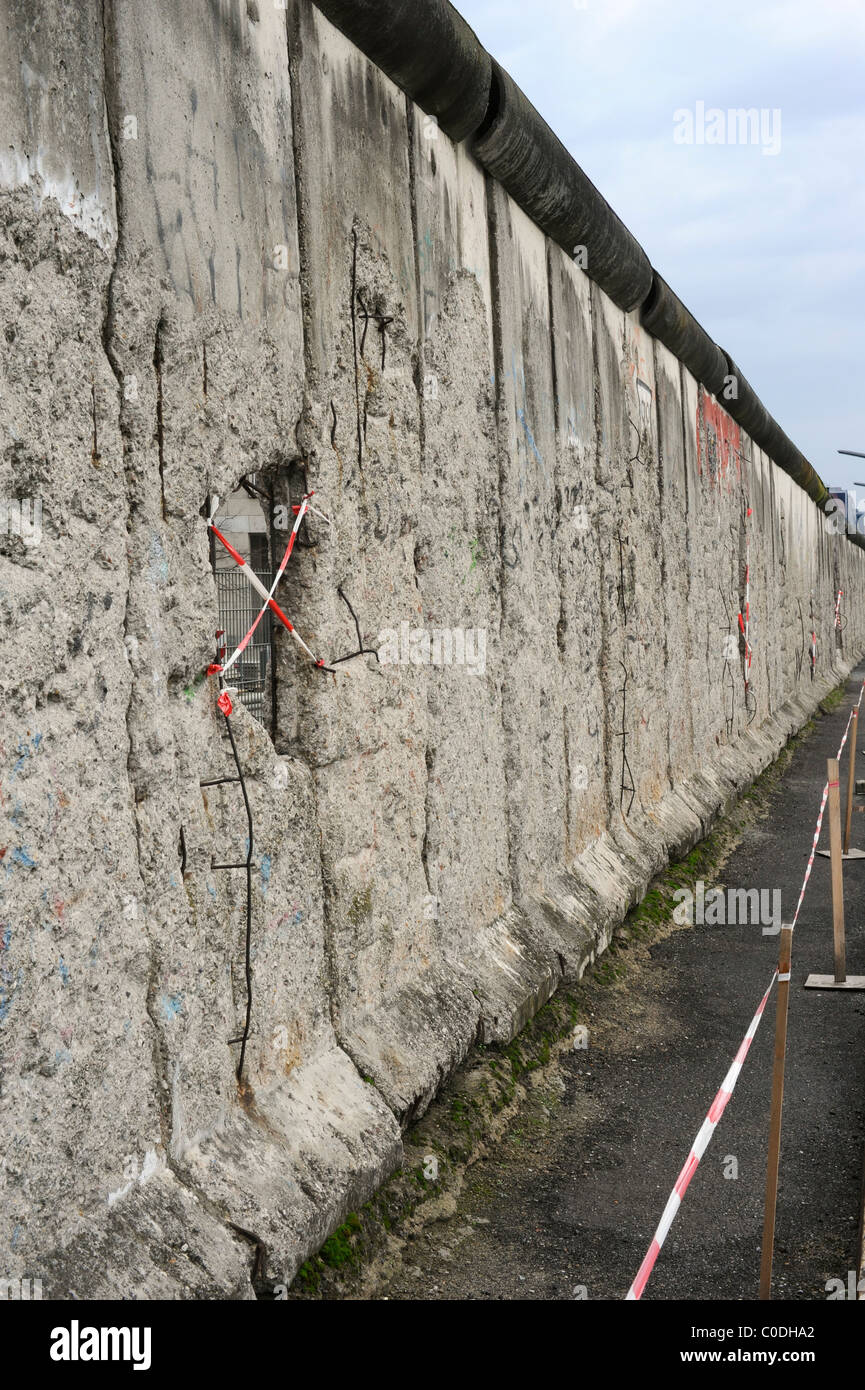 Berlin wall original section hi-res stock photography and images - Alamy