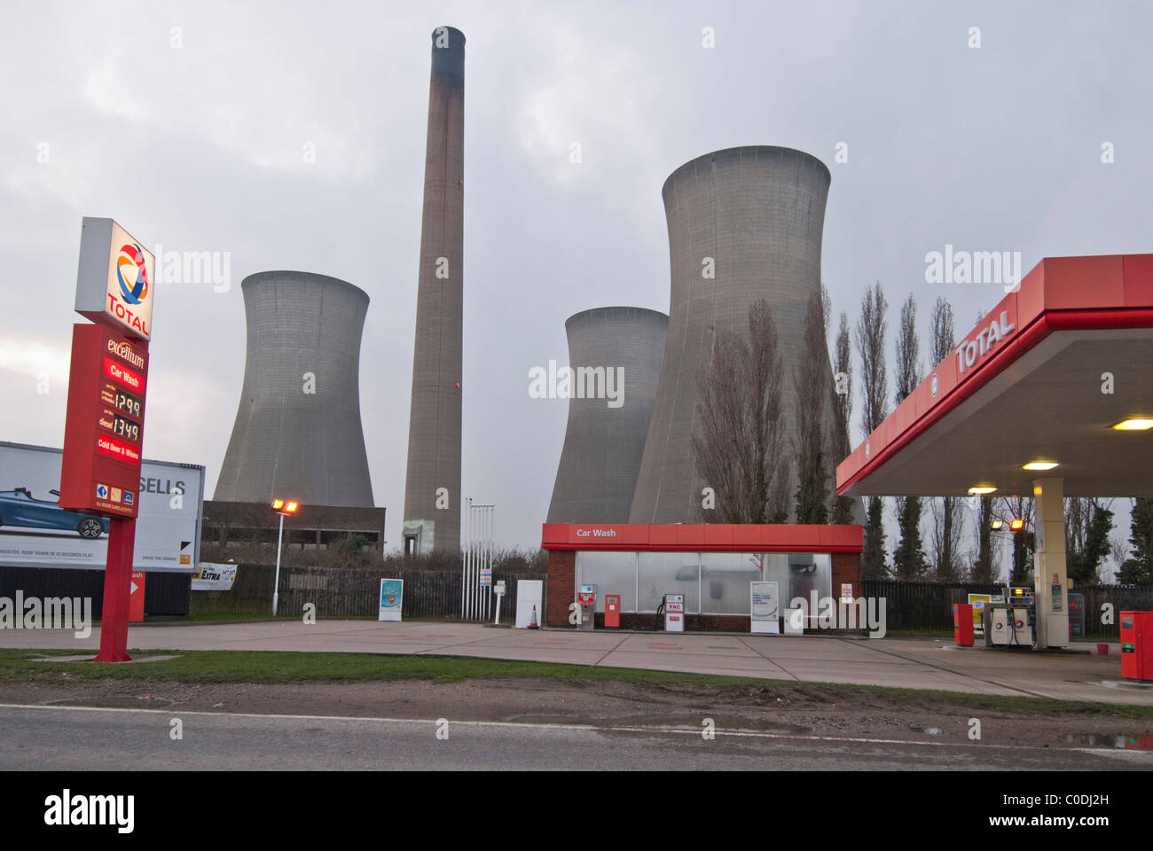 Richborough Power station, Cooling Towers, and Petrol Station Kent ...