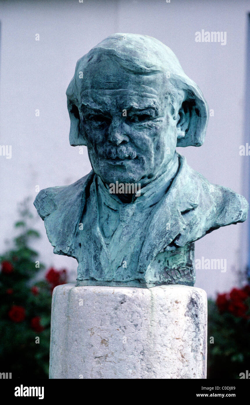 Llanystumdwy museum, Wales, Lloyd George carved bust village of birth ...