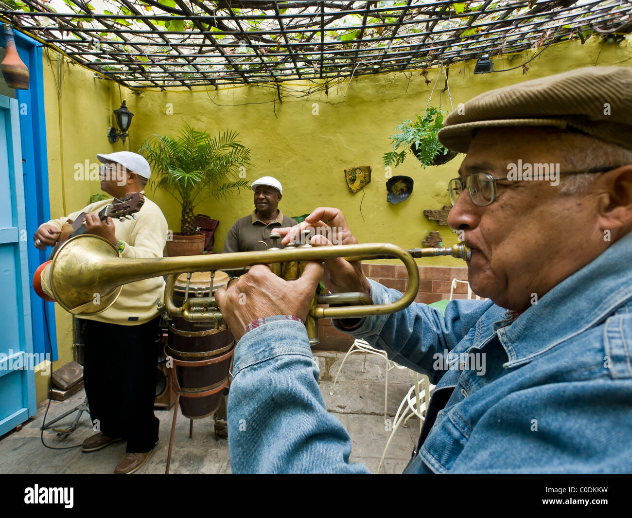 Afrobeat drum hi-res stock photography and images - Alamy