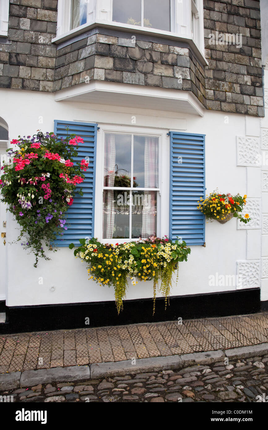 Window baskets hi-res stock photography and images - Alamy