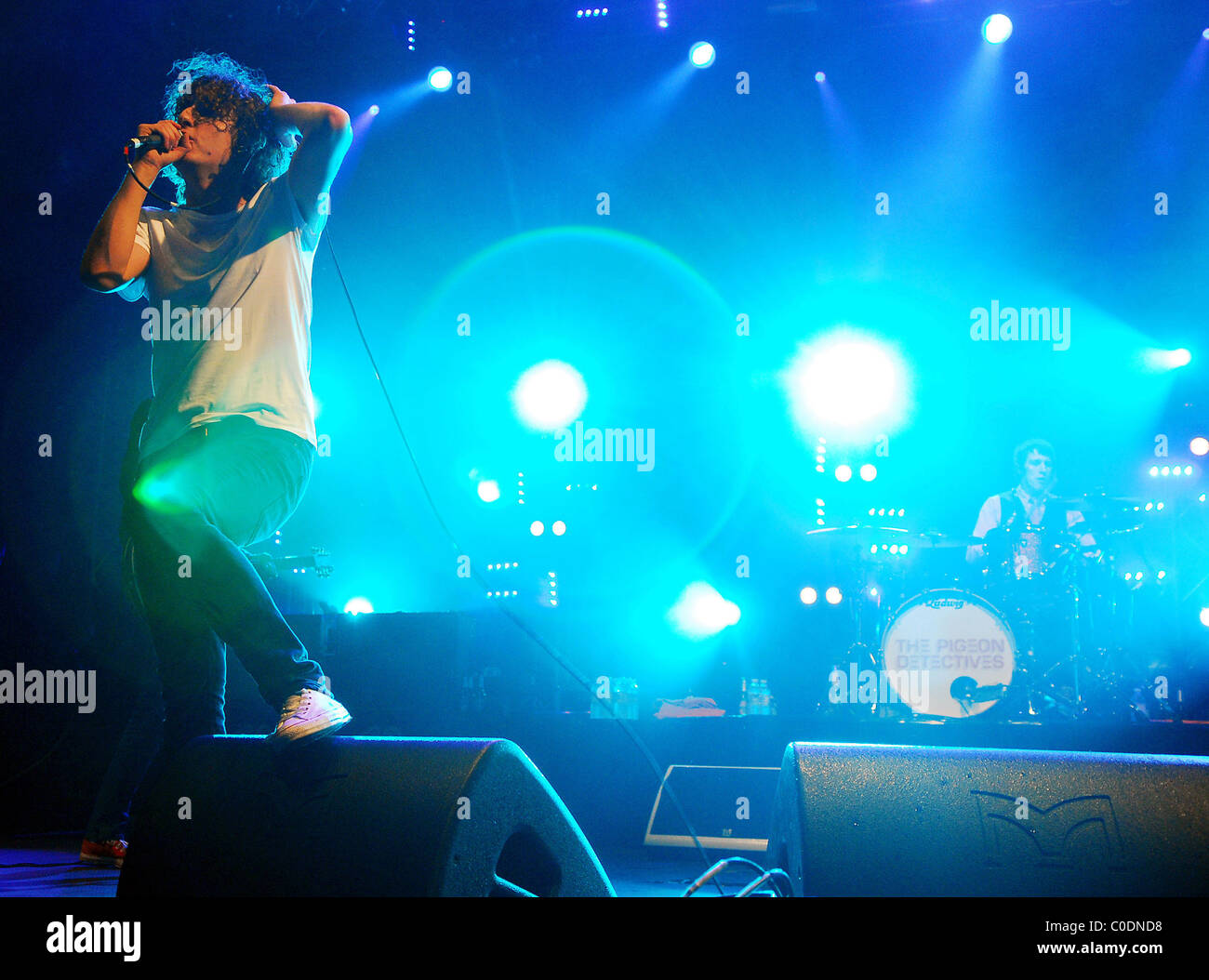 Lead singer Matt Bowman of The Pigeon Detectives Playing live at ...