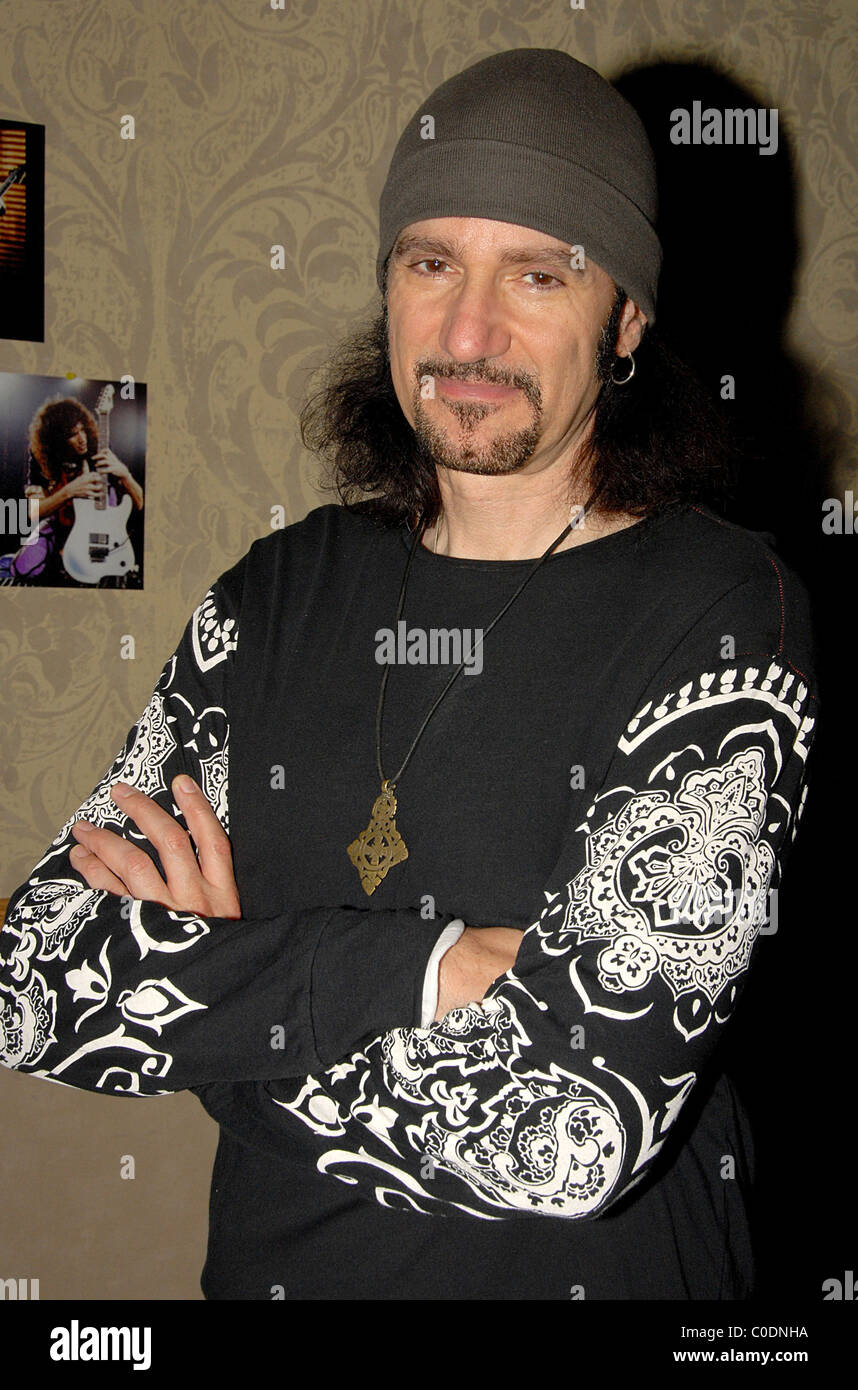 Bruce kulick kiss hi-res stock photography and images - Alamy