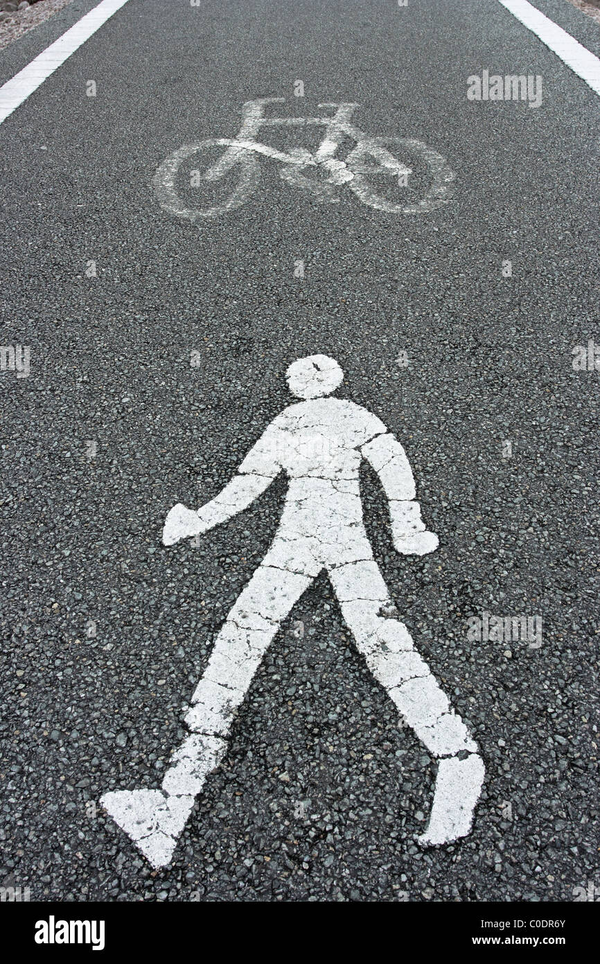 Cycle track sign hi-res stock photography and images - Alamy