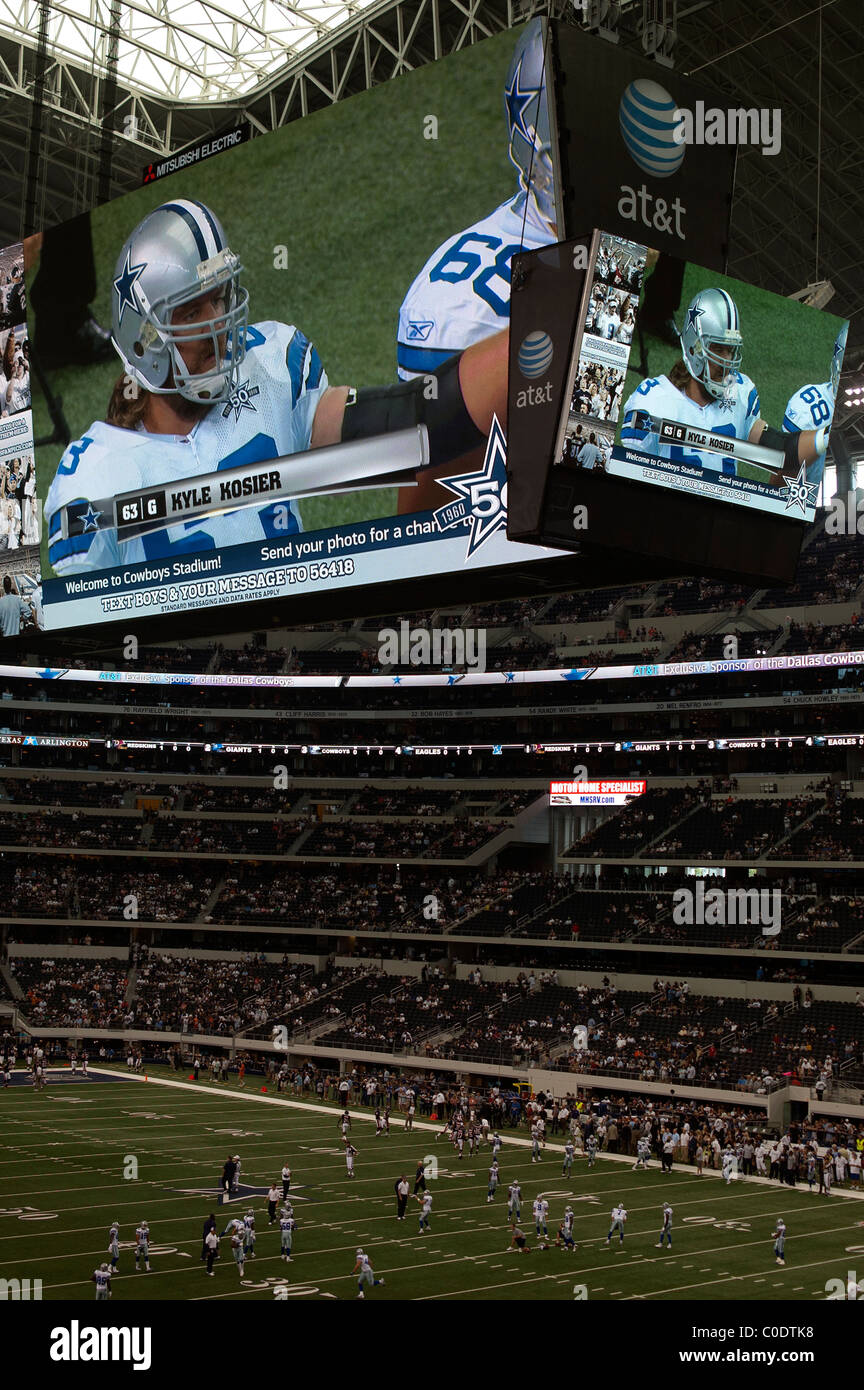 Nfl game television screen hi-res stock photography and images - Alamy