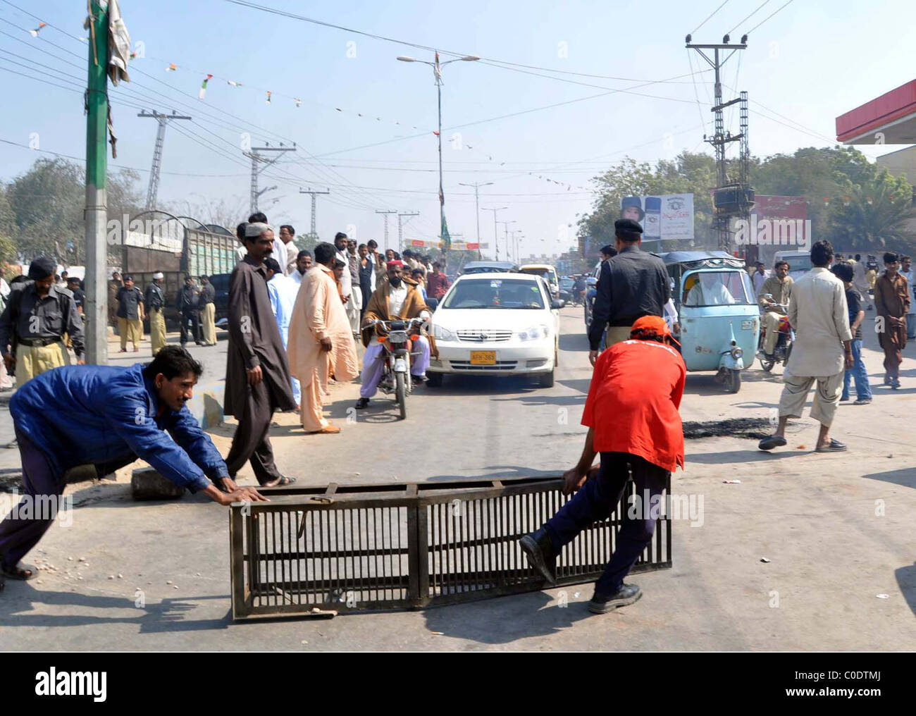 Demonstration block the road hi-res stock photography and images - Alamy