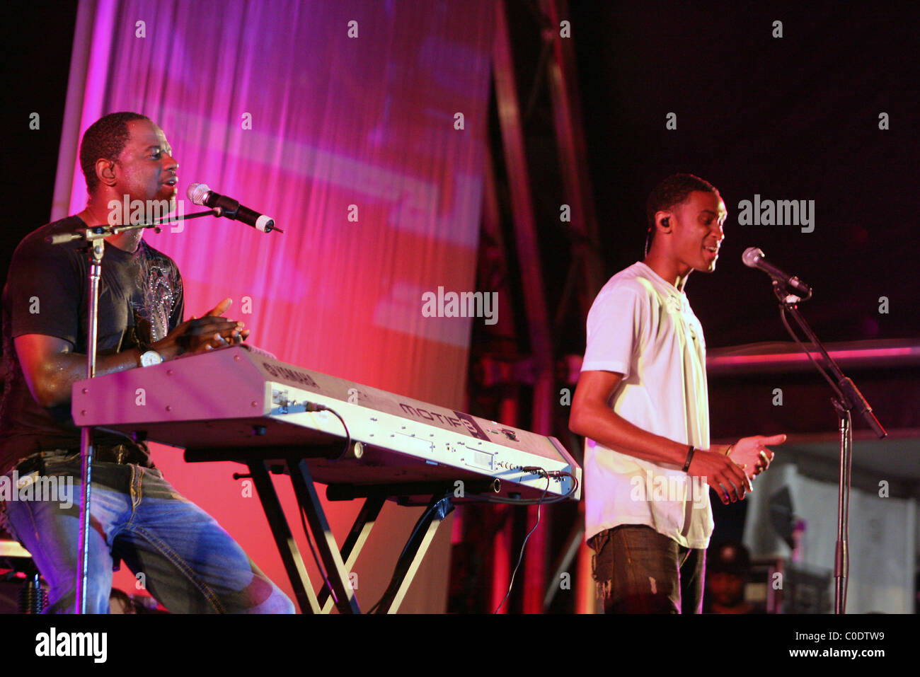 Brian McKnight, left, with son, Brian McKnight Jr, performing a Mother ...