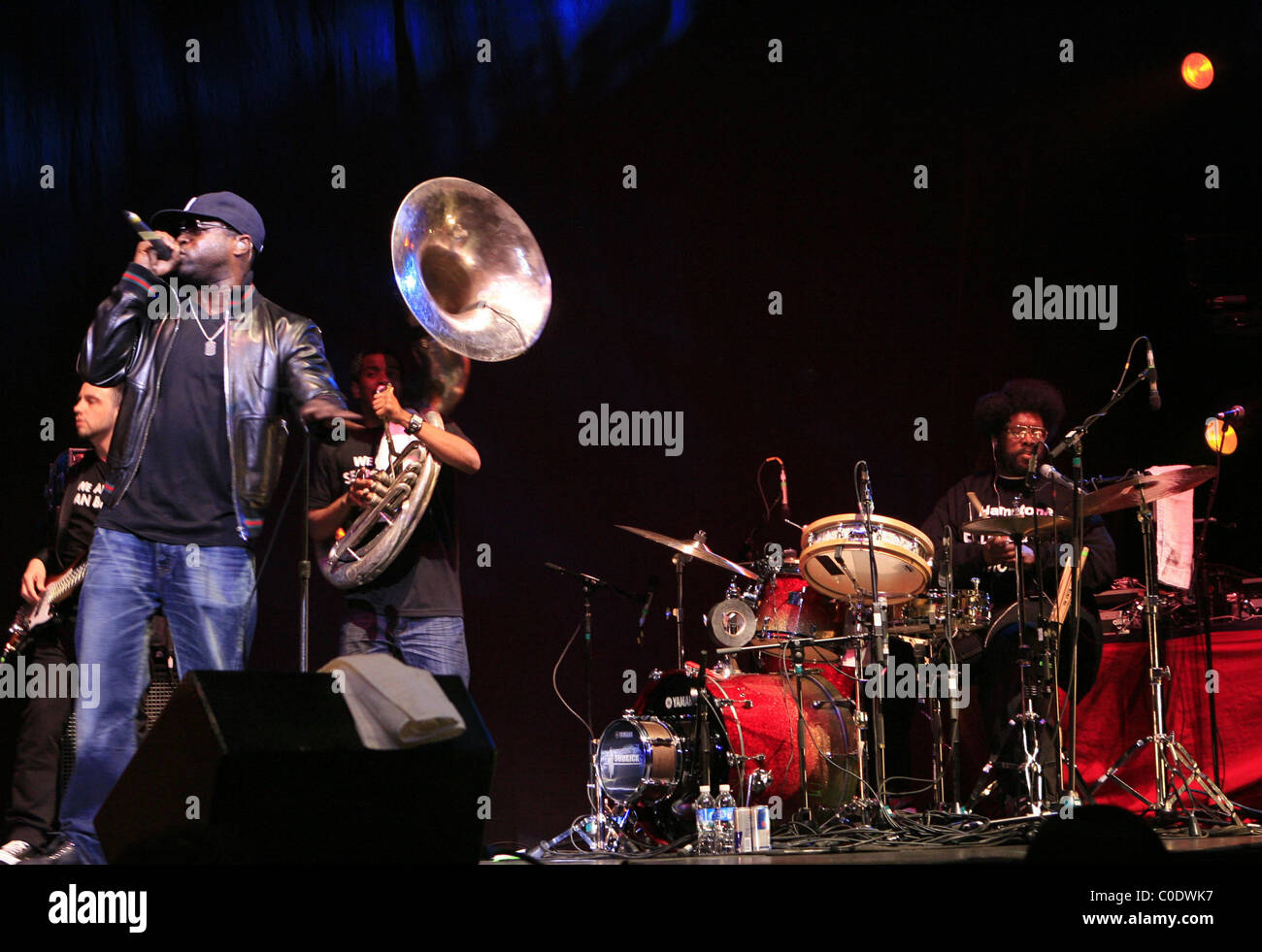 The Roots performing performing live at Erykah Badu's 'New Amerykah ...
