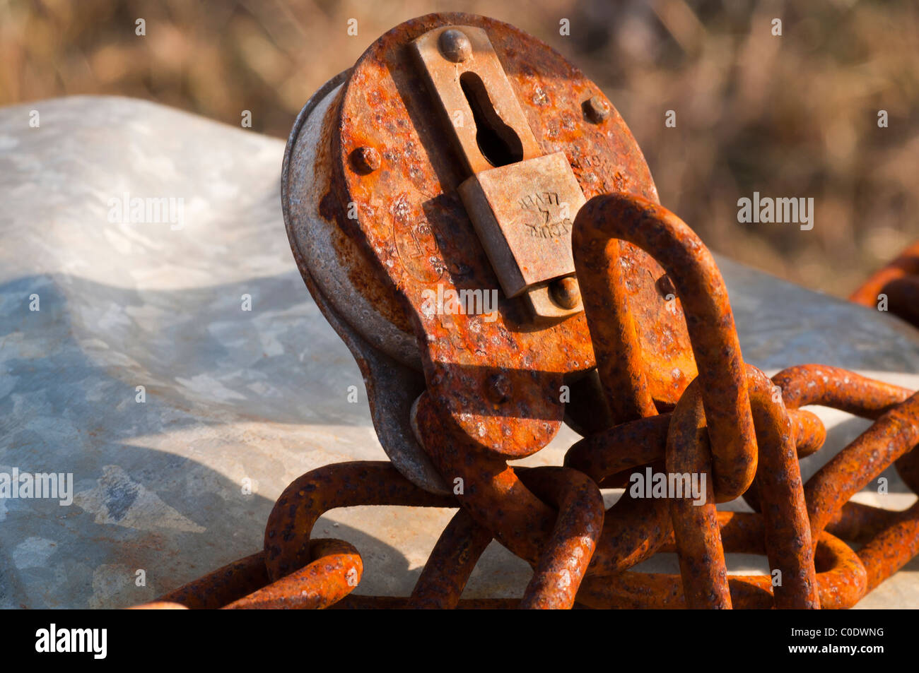 Secure connections hi-res stock photography and images - Alamy