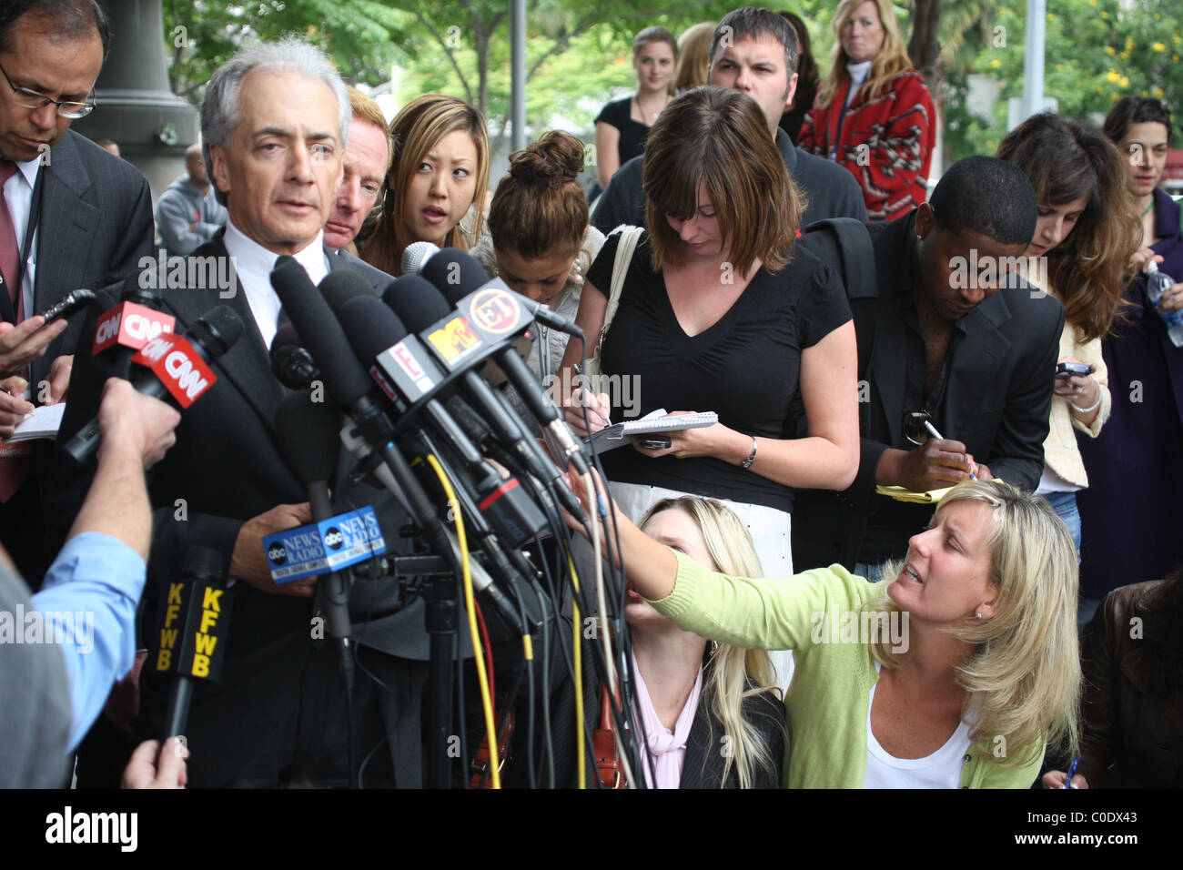 Kevin Federline's lawyer Mark Vincent Kaplan makes a statement outside ...