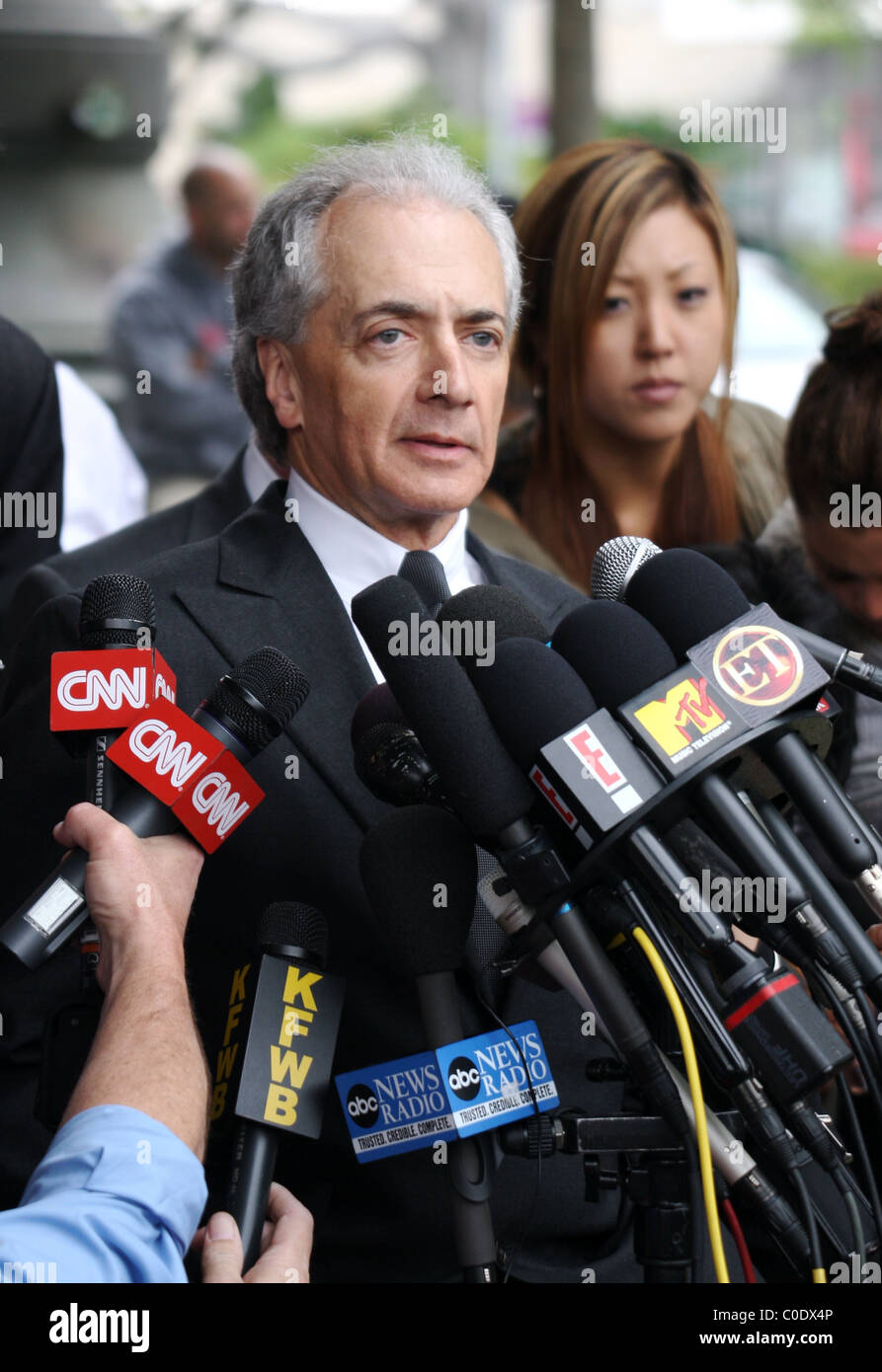 Kevin Federline's lawyer Mark Vincent Kaplan makes a statement outside ...
