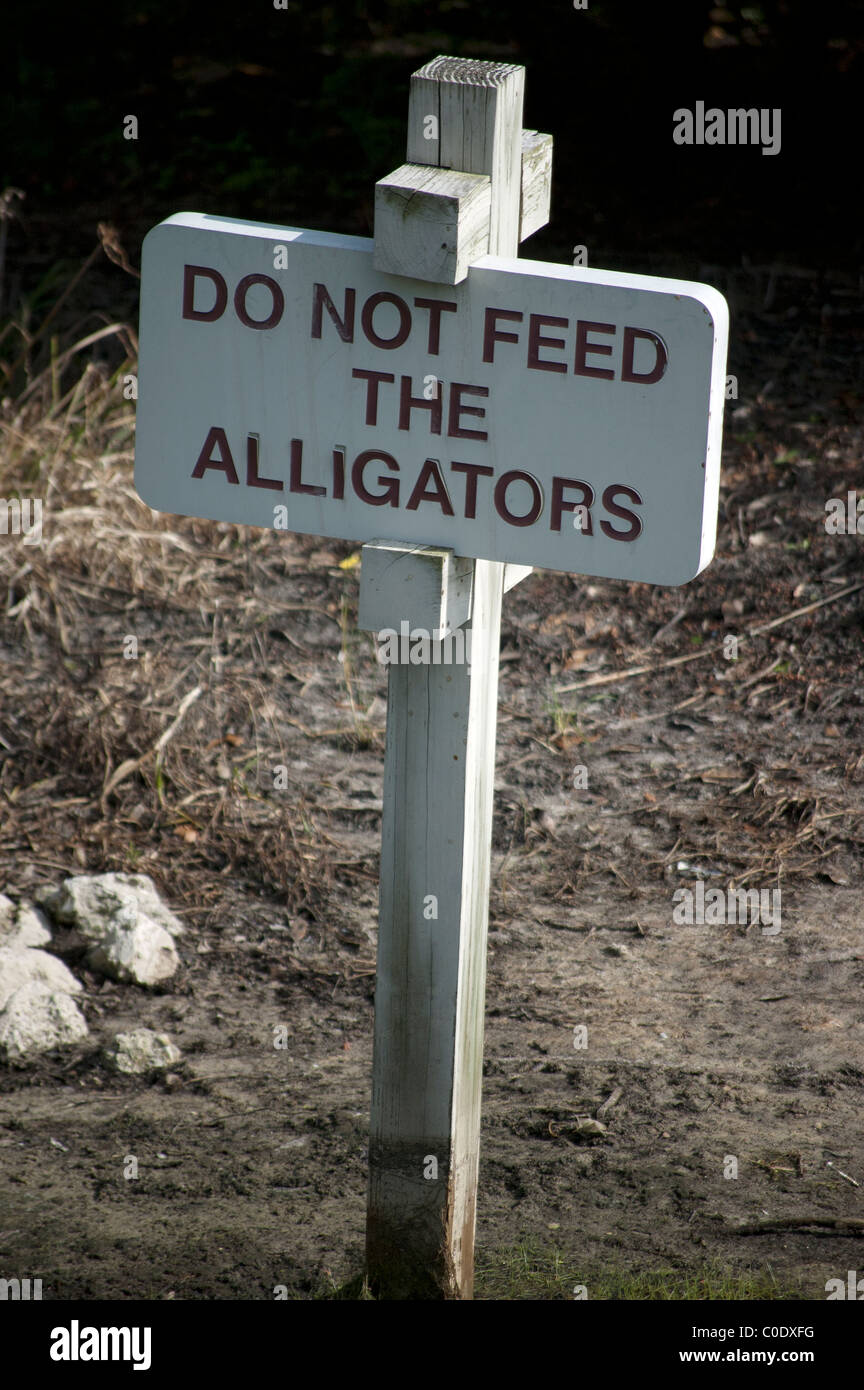 "Do Not Feed The Alligators" sign at Pelican Bay, Naples, Florida, USA ...