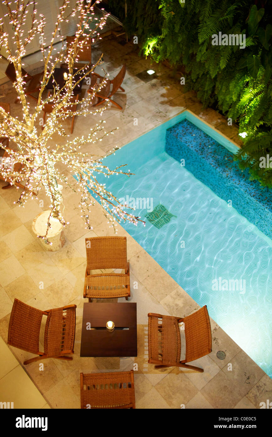 table and chairs by swimming pool Stock Photo - Alamy