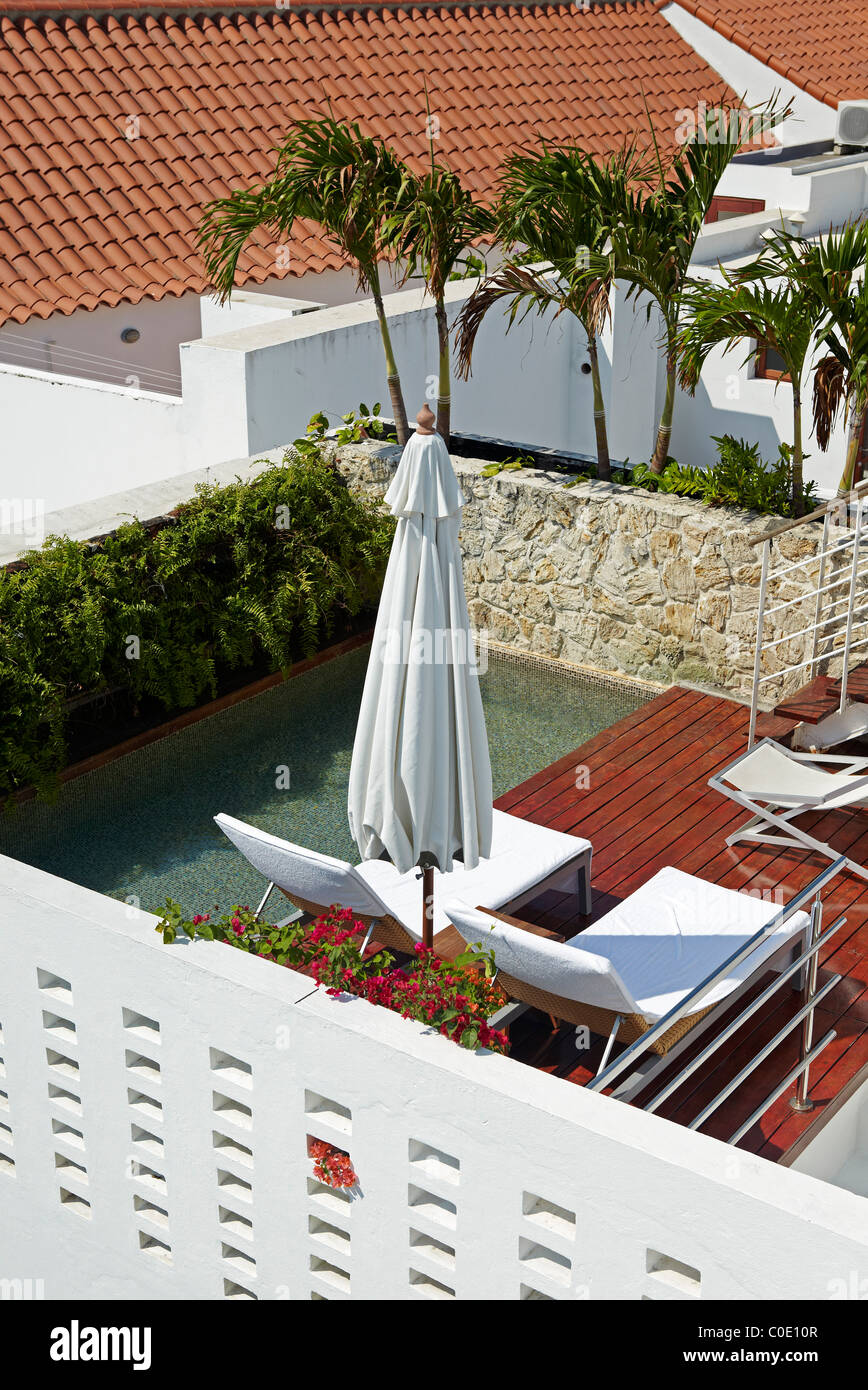 Roof terrace with sun loungers hi-res stock photography and images - Alamy