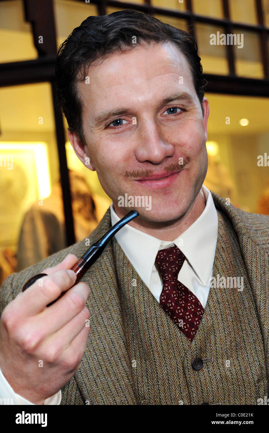 Jo-Stone-Fewings '39 Steps' production in partnership with Macintosh ...