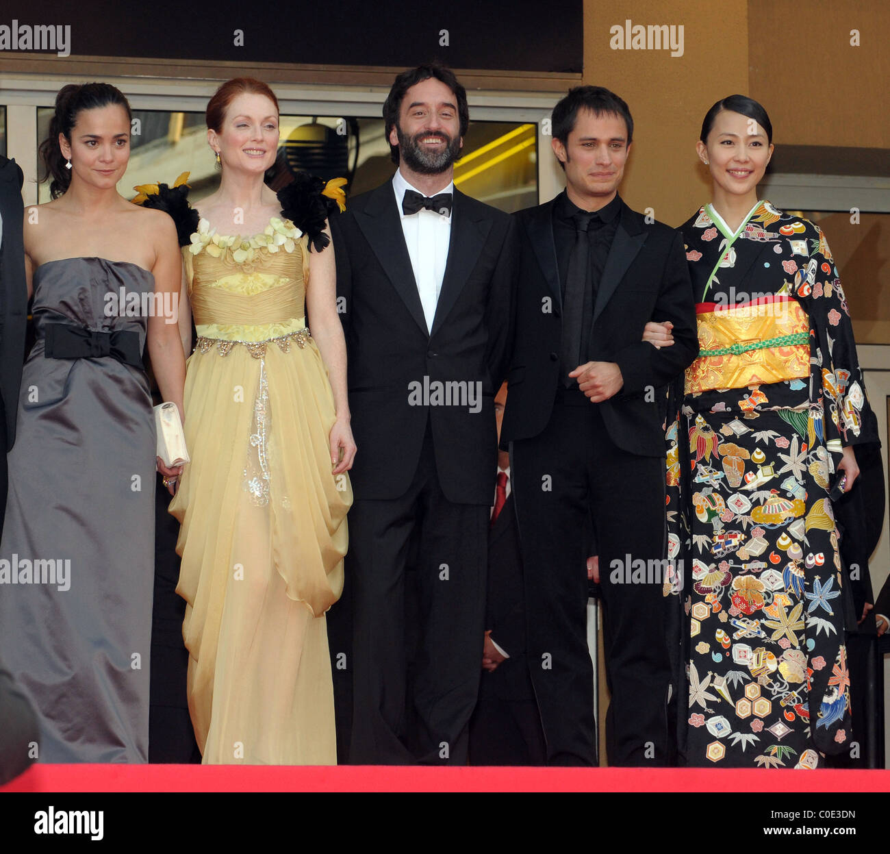 Julianne Moore, Alice Braga, Yoshino Kimura, Danny Glover, Gael Garcia ...