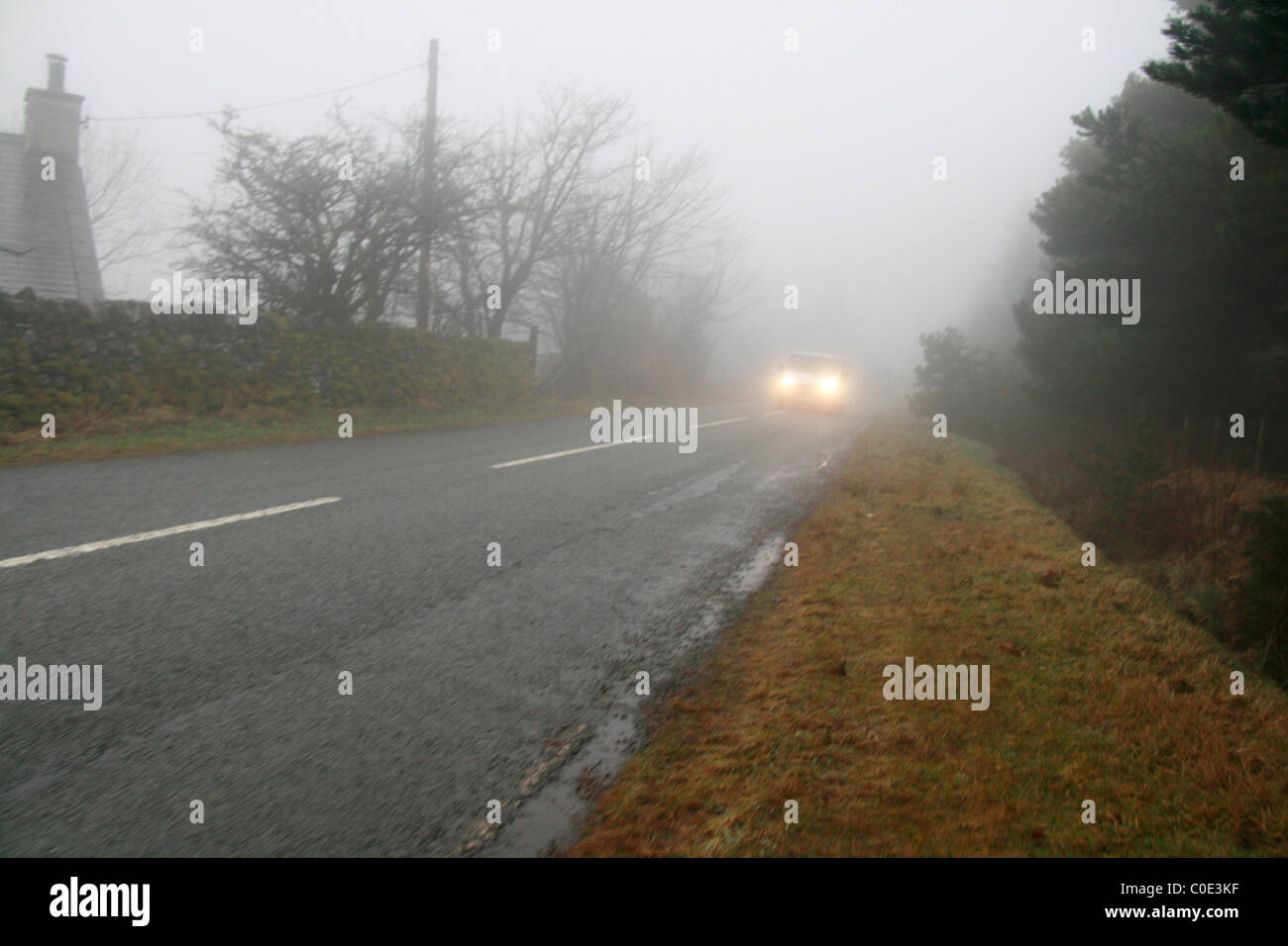 Car headlights fog blur hi-res stock photography and images - Alamy
