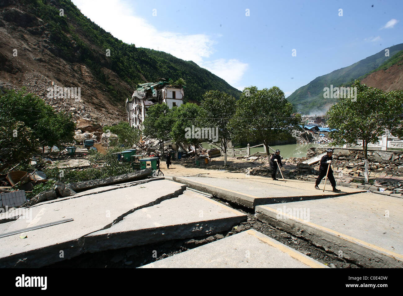 Beichuan county lies in ruins Soldiers of the People's Liberation Army ...