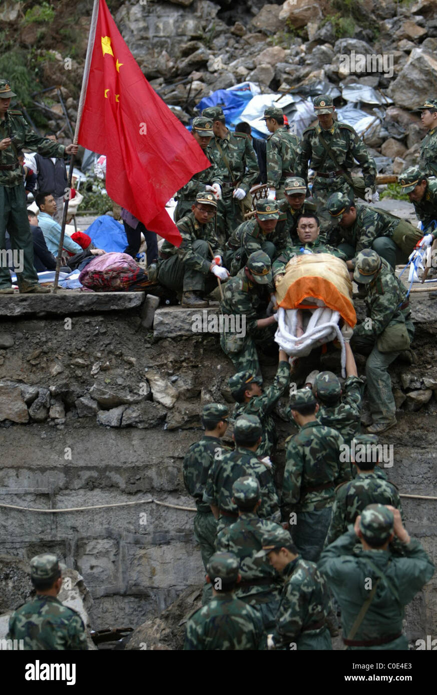 Soldiers rescuing survivors Soldiers of the People's Liberation Army ...