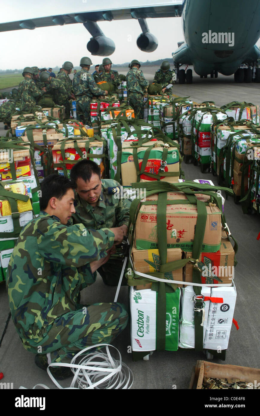 Airdrop supplies hi-res stock photography and images - Alamy