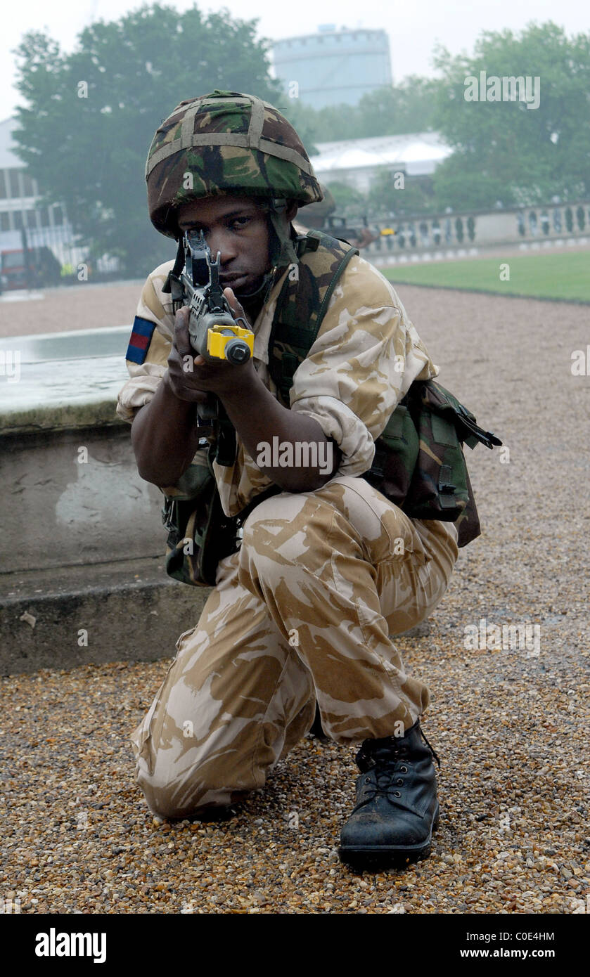 20 Soldiers in full combat gear perform a dress rehearsal of a sequence ...