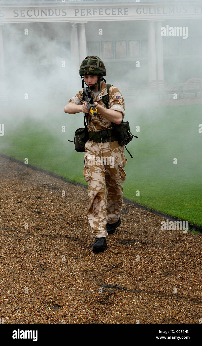 20 Soldiers in full combat gear perform a dress rehearsal of a sequence ...