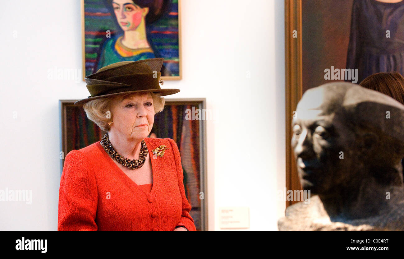 Queen Beatrix of the Netherlands visiting the KUMU art museum in ...