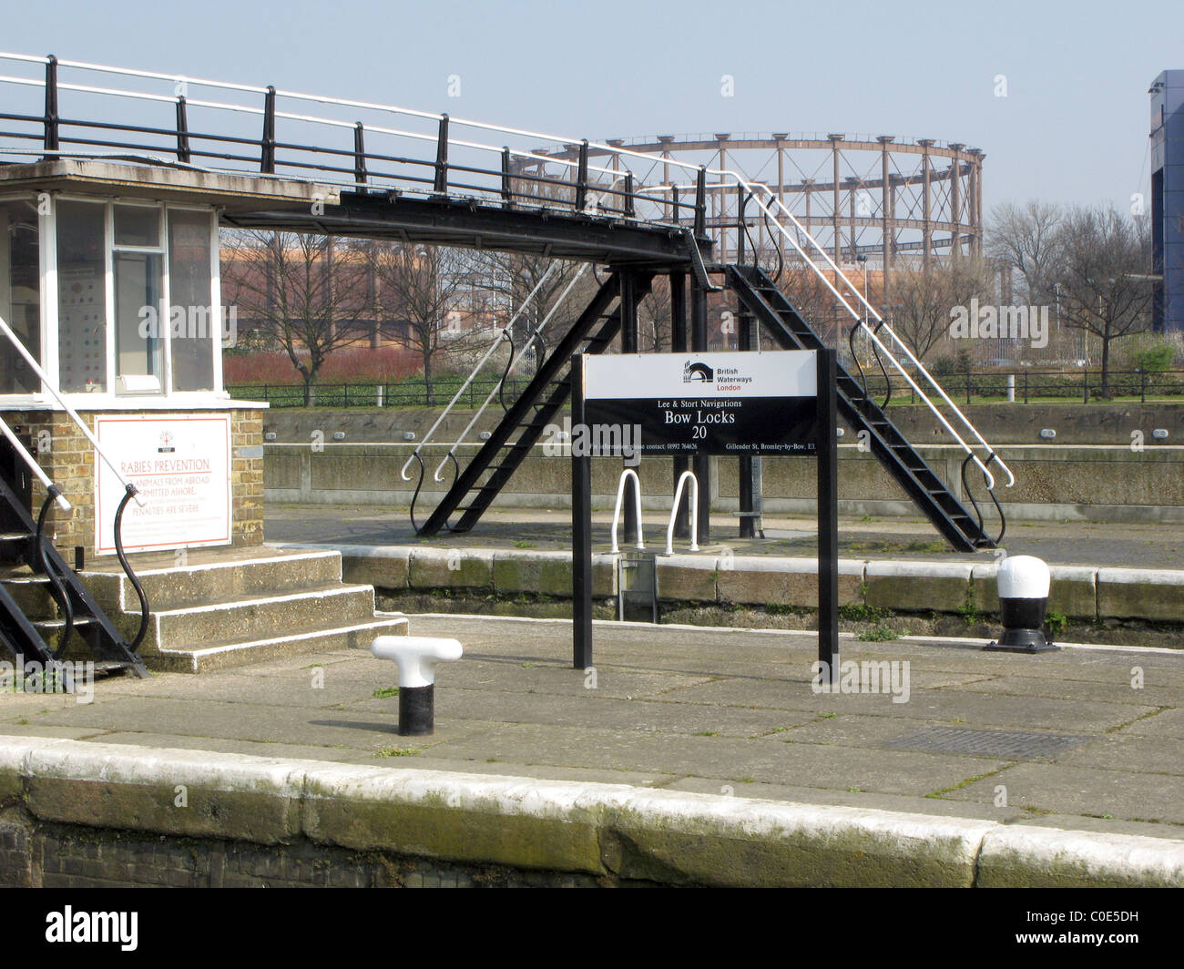 UK.BOW LOCKS NEAR THREE MILLS ISLAND LINKING BOW CREEK TO THE LEE RIVER ...
