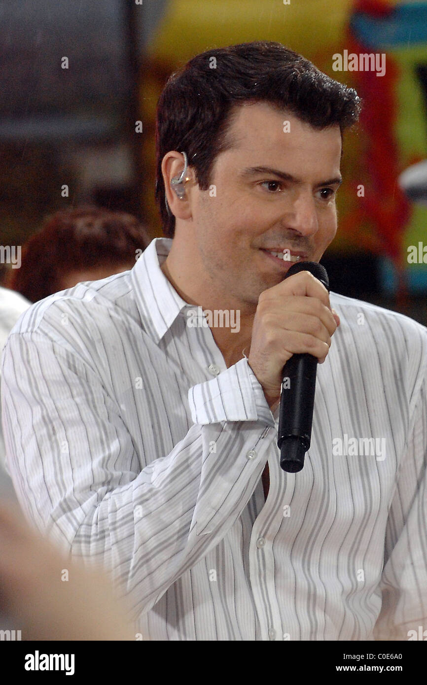 Jordan Knight New Kids on the Block reunite to perform live on 'The ...