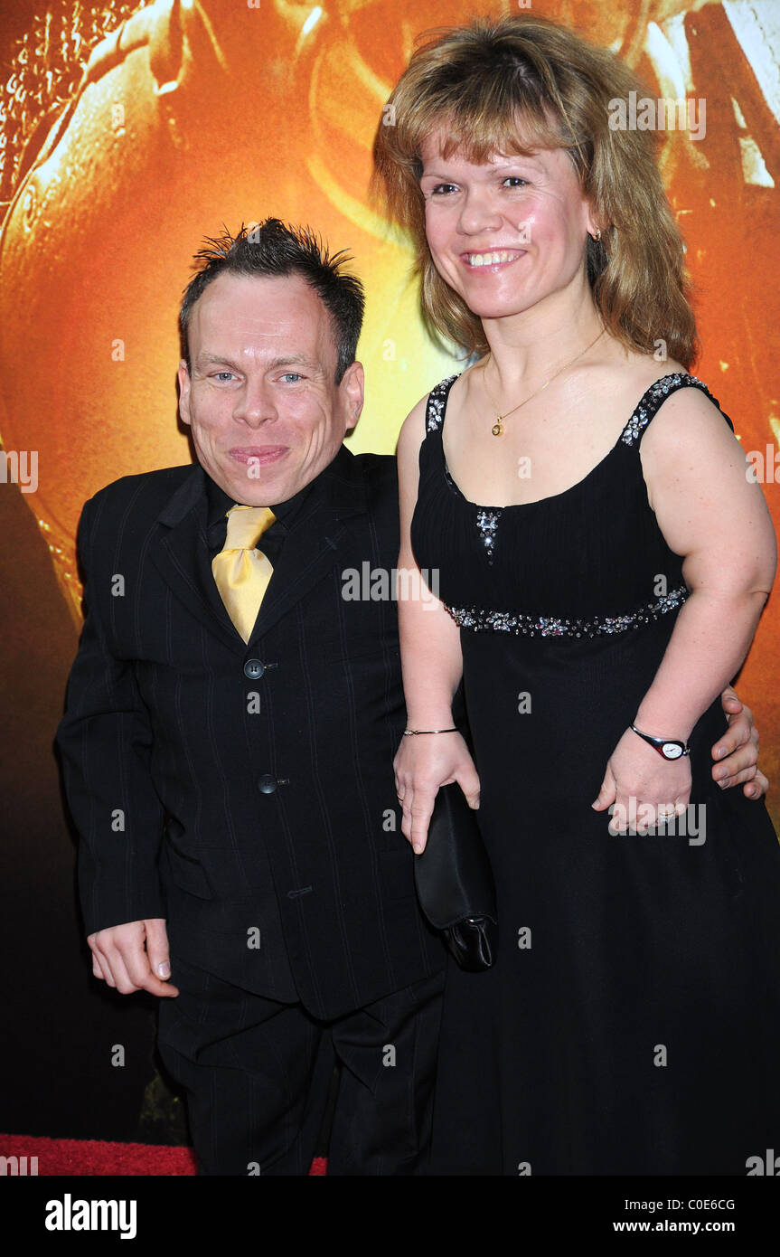 Warwick Davis and wife Chronicles of Narnia: Prince Caspian NYC ...