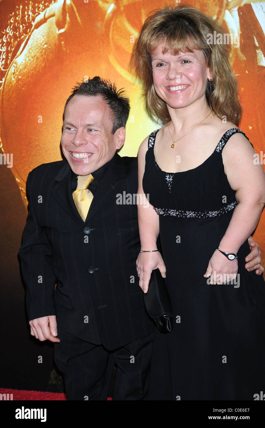 Warwick Davis and wife Chronicles of Narnia: Prince Caspian NYC ...