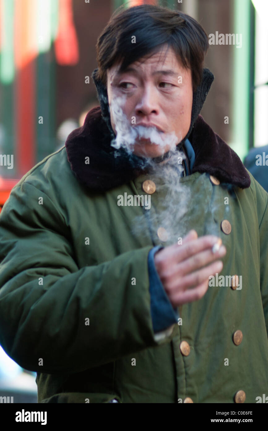 Chinese smoking hi-res stock photography and images - Alamy